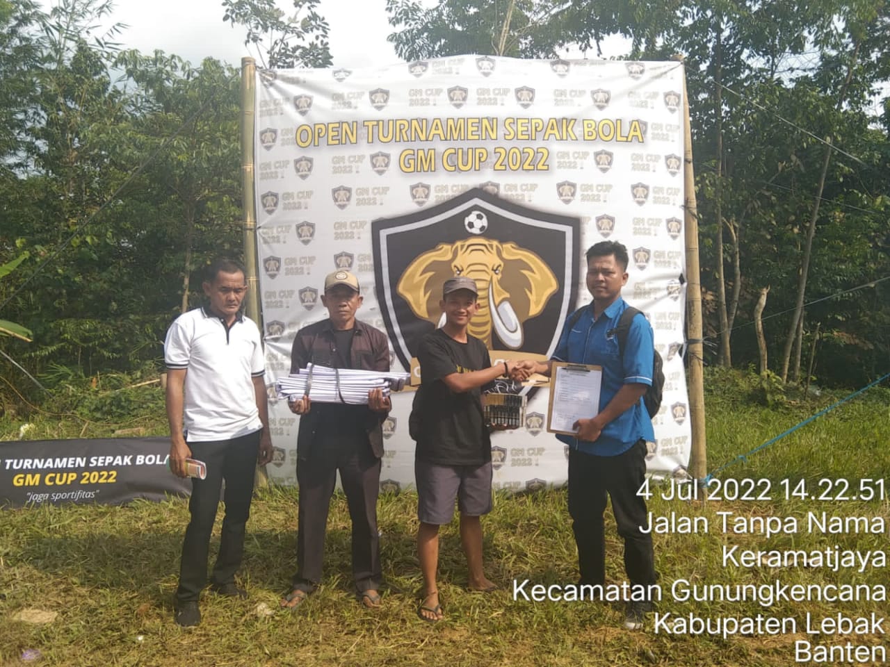 Pemuda Desa Ciakar Sukses Menggelar Turnamen Sepak Bola GM Cup 2022
